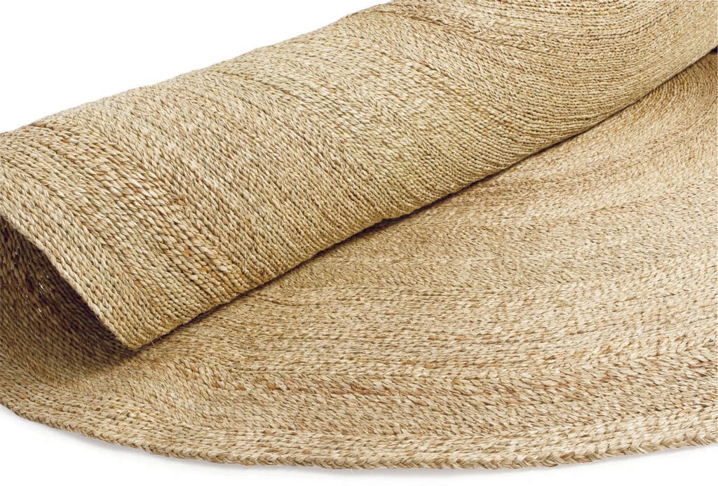 Exquisite Round Plaited Rush Rug - Natural Artisan Decor | Woven Bliss